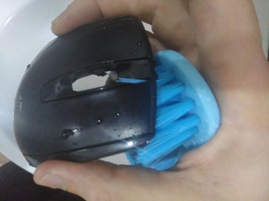 How to Clean a Mouse with Sticky Buttons? a Helpful Illustrated Guide